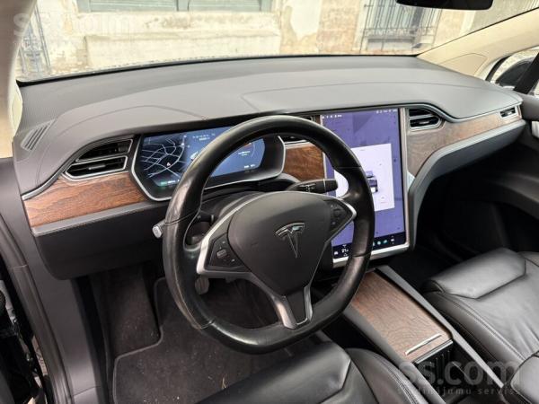 Melns Tesla Model X 2017 Rīga, ar dzinēja tilpumu 0.00 L un nobraukumu 88 tūkst. km par 34900 €, foto 5 vietnē AUTOMOTO.COM.LV