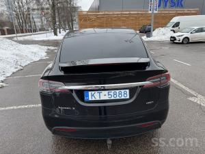 Black Tesla Model X 2017 in Jurmala, with an engine capacity of 0.00 L and mileage of 167 thousand km for 32000 €, photo 4 on AUTOMOTO.COM.LV