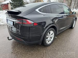 Black Tesla Model X 2017 in Jurmala, with an engine capacity of 0.00 L and mileage of 167 thousand km for 32000 €, photo 6 on AUTOMOTO.COM.LV