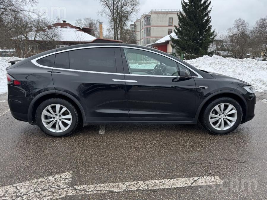 Black Tesla Model X 2017 in Jurmala, with an engine capacity of 0.00 L and mileage of 167 thousand km for 32000 €, photo 7 on AUTOMOTO.COM.LV