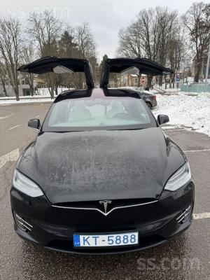 Black Tesla Model X 2017 in Jurmala, with an engine capacity of 0.00 L and mileage of 167 thousand km for 32000 €, photo 9 on AUTOMOTO.COM.LV