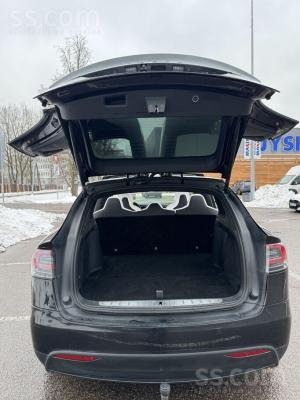 Black Tesla Model X 2017 in Jurmala, with an engine capacity of 0.00 L and mileage of 167 thousand km for 32000 €, photo 18 on AUTOMOTO.COM.LV