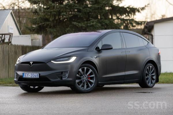 Black Tesla Model X 2017 in Riga, with an engine capacity of 0.00 L and mileage of 191 thousand km for 33777 €, photo 1 on AUTOMOTO.COM.LV