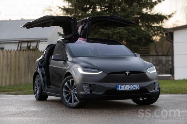 Black Tesla Model X 2017 in Riga, with an engine capacity of 0.00 L and mileage of 191 thousand km for 33777 €, photo 2 on AUTOMOTO.COM.LV