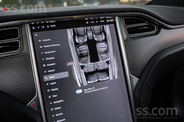 Black Tesla Model X 2017 in Riga, with an engine capacity of 0.00 L and mileage of 191 thousand km for 33777 €, photo 10 on AUTOMOTO.COM.LV