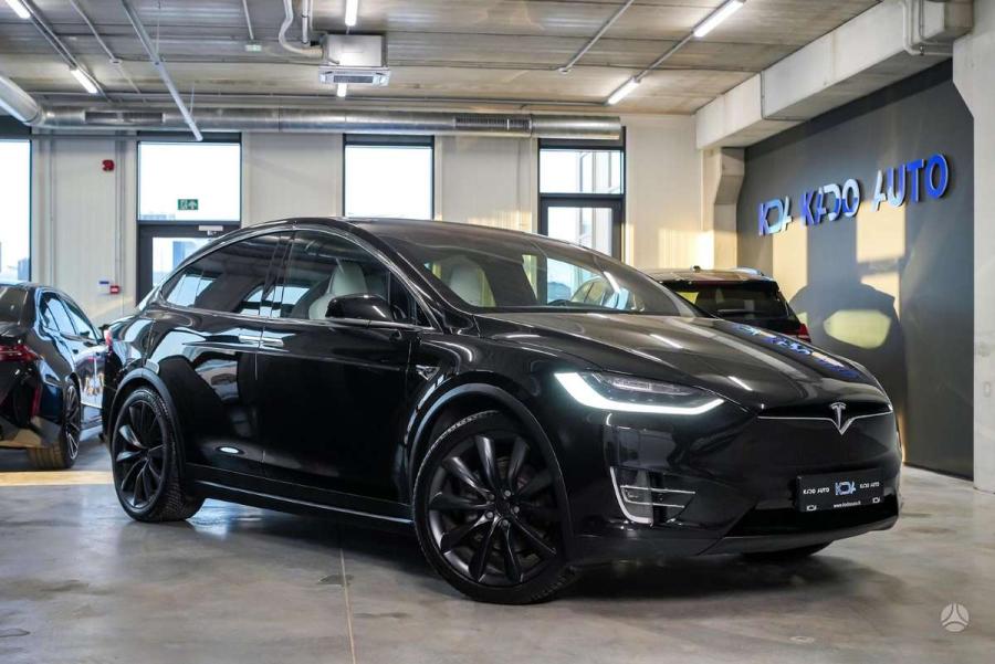 Melns Tesla Model X 2017 Kauņa, ar dzinēja tilpumu 0.00 L un nobraukumu 155 tūkst. km par 41950 €, foto 1 vietnē AUTOMOTO.COM.LV