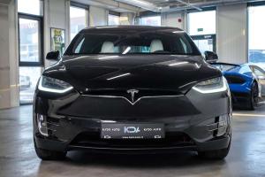Melns Tesla Model X 2017 Kauņa, ar dzinēja tilpumu 0.00 L un nobraukumu 155 tūkst. km par 41950 €, foto 4 vietnē AUTOMOTO.COM.LV