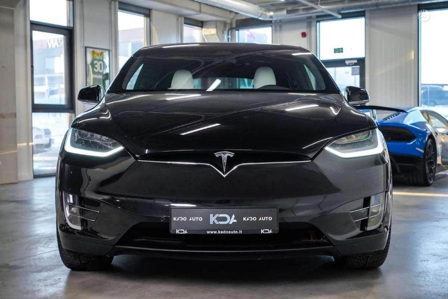 Melns Tesla Model X 2017 Kauņa, ar dzinēja tilpumu 0.00 L un nobraukumu 155 tūkst. km par 41950 €, foto 4 vietnē AUTOMOTO.COM.LV