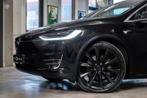 Melns Tesla Model X 2017 Kauņa, ar dzinēja tilpumu 0.00 L un nobraukumu 155 tūkst. km par 41950 €, foto 7 vietnē AUTOMOTO.COM.LV
