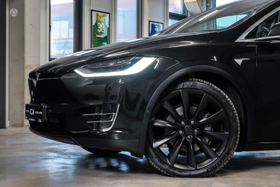 Melns Tesla Model X 2017 Kauņa, ar dzinēja tilpumu 0.00 L un nobraukumu 155 tūkst. km par 41950 €, foto 7 vietnē AUTOMOTO.COM.LV