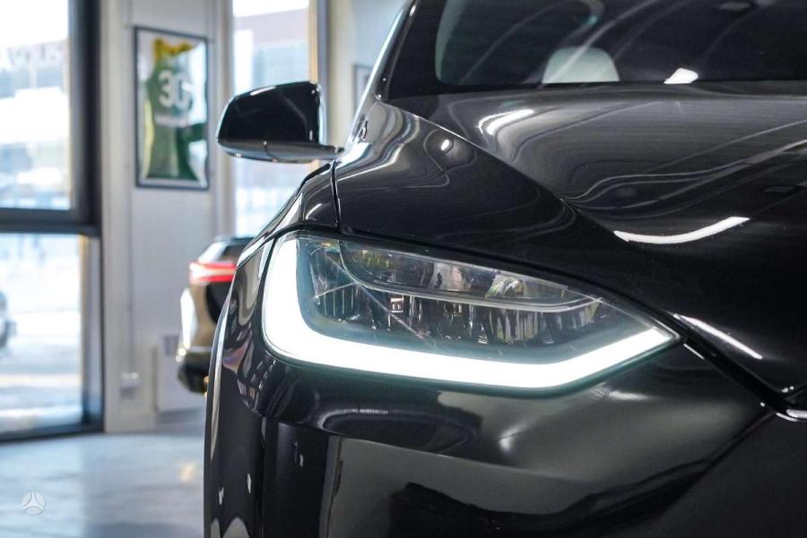 Melns Tesla Model X 2017 Kauņa, ar dzinēja tilpumu 0.00 L un nobraukumu 155 tūkst. km par 41950 €, foto 8 vietnē AUTOMOTO.COM.LV