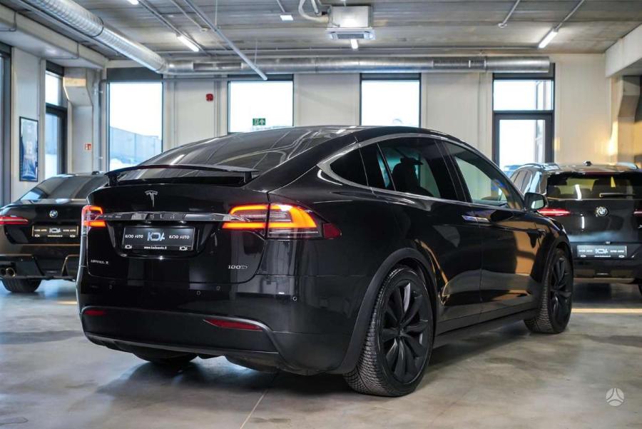 Melns Tesla Model X 2017 Kauņa, ar dzinēja tilpumu 0.00 L un nobraukumu 155 tūkst. km par 41950 €, foto 10 vietnē AUTOMOTO.COM.LV