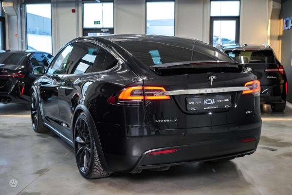Black Tesla Model X 2017 in Kaunas, with an engine capacity of 0.00 L and mileage of 155 thousand km for 41950 €, photo 11 on AUTOMOTO.COM.LV