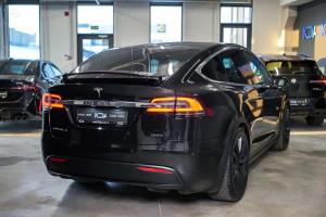 Melns Tesla Model X 2017 Kauņa, ar dzinēja tilpumu 0.00 L un nobraukumu 155 tūkst. km par 41950 €, foto 12 vietnē AUTOMOTO.COM.LV