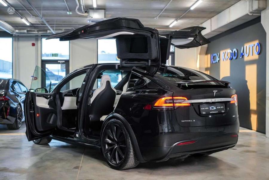 Melns Tesla Model X 2017 Kauņa, ar dzinēja tilpumu 0.00 L un nobraukumu 155 tūkst. km par 41950 €, foto 13 vietnē AUTOMOTO.COM.LV