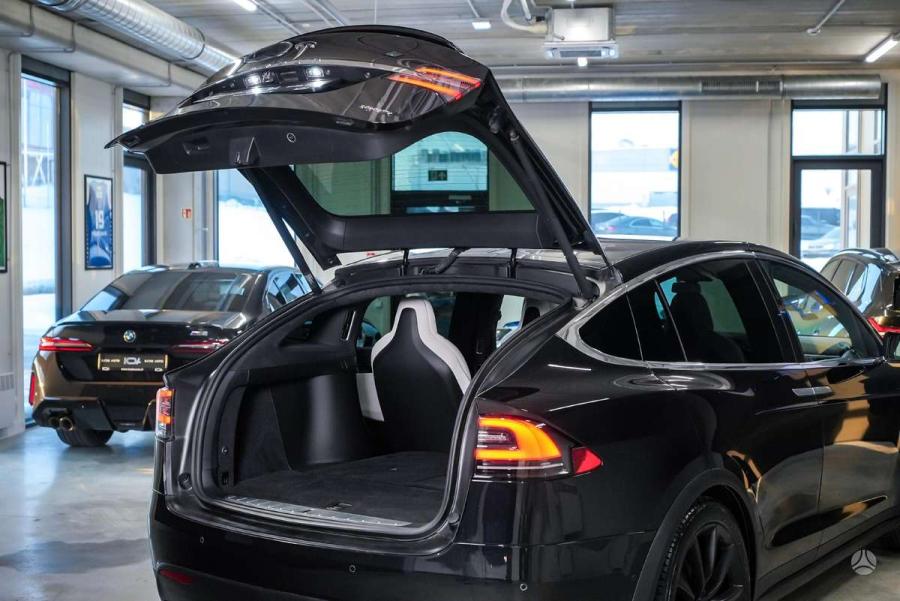 Melns Tesla Model X 2017 Kauņa, ar dzinēja tilpumu 0.00 L un nobraukumu 155 tūkst. km par 41950 €, foto 15 vietnē AUTOMOTO.COM.LV