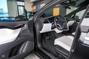 Melns Tesla Model X 2017 Kauņa, ar dzinēja tilpumu 0.00 L un nobraukumu 155 tūkst. km par 41950 €, foto 23 vietnē AUTOMOTO.COM.LV