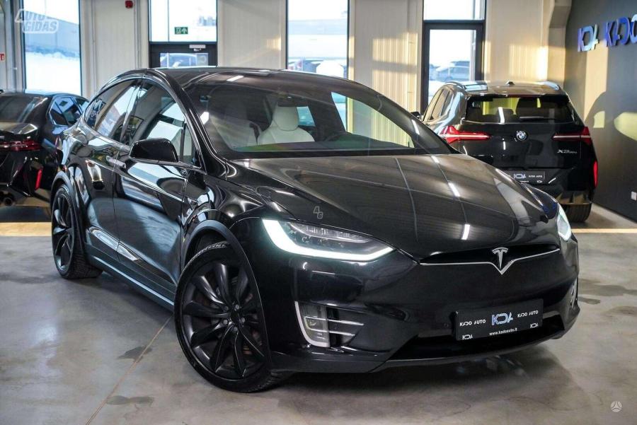 Black Tesla Model X 2017 in Marijampole, with an engine capacity of 0.00 L and mileage of 155 thousand km for 35950 €, photo 1 on AUTOMOTO.COM.LV