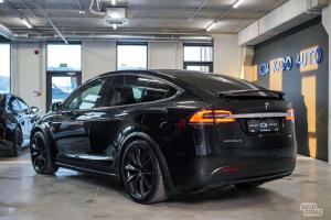 Black Tesla Model X 2017 in Marijampole, with an engine capacity of 0.00 L and mileage of 155 thousand km for 35950 €, photo 11 on AUTOMOTO.COM.LV