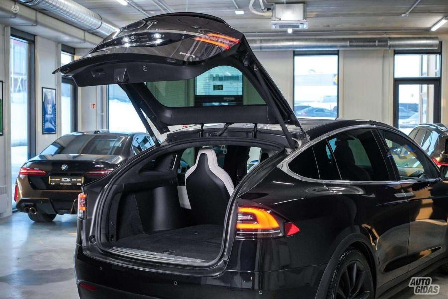 Black Tesla Model X 2017 in Marijampole, with an engine capacity of 0.00 L and mileage of 155 thousand km for 35950 €, photo 13 on AUTOMOTO.COM.LV