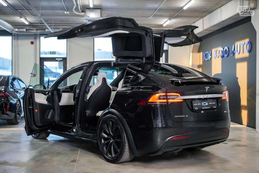 Black Tesla Model X 2017 in Marijampole, with an engine capacity of 0.00 L and mileage of 155 thousand km for 35950 €, photo 17 on AUTOMOTO.COM.LV