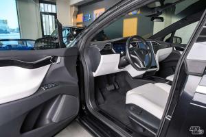 Black Tesla Model X 2017 in Marijampole, with an engine capacity of 0.00 L and mileage of 155 thousand km for 35950 €, photo 24 on AUTOMOTO.COM.LV