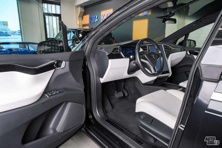 Black Tesla Model X 2017 in Marijampole, with an engine capacity of 0.00 L and mileage of 155 thousand km for 35950 €, photo 24 on AUTOMOTO.COM.LV