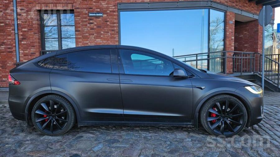 Black Tesla Model X 2017 in Riga, with an engine capacity of 0.00 L and mileage of 203 thousand km for 22800 €, photo 1 on AUTOMOTO.COM.LV