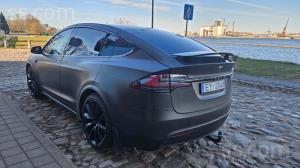 Black Tesla Model X 2017 in Riga, with an engine capacity of 0.00 L and mileage of 203 thousand km for 22800 €, photo 3 on AUTOMOTO.COM.LV