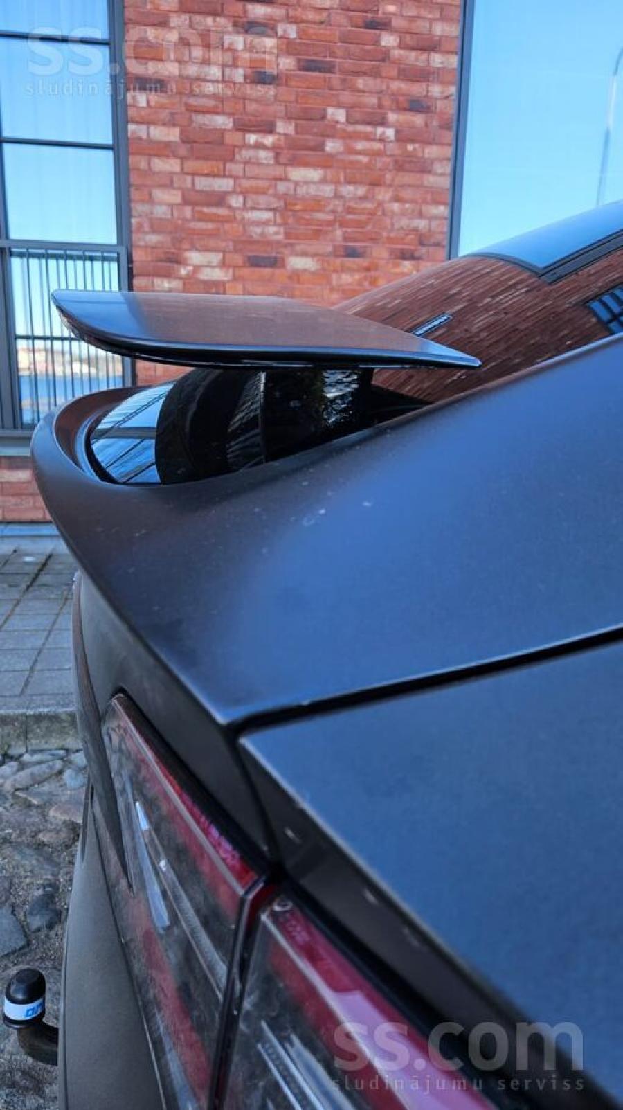 Black Tesla Model X 2017 in Riga, with an engine capacity of 0.00 L and mileage of 203 thousand km for 22800 €, photo 7 on AUTOMOTO.COM.LV
