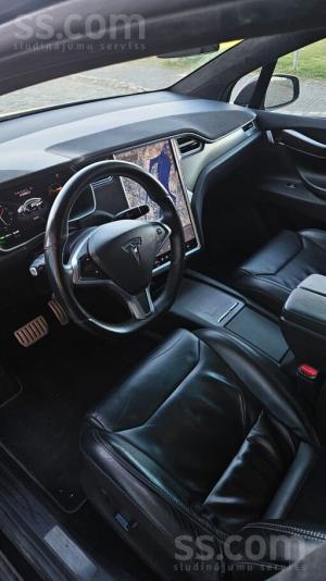 Black Tesla Model X 2017 in Riga, with an engine capacity of 0.00 L and mileage of 203 thousand km for 22800 €, photo 8 on AUTOMOTO.COM.LV