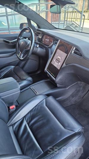 Black Tesla Model X 2017 in Riga, with an engine capacity of 0.00 L and mileage of 203 thousand km for 22800 €, photo 9 on AUTOMOTO.COM.LV