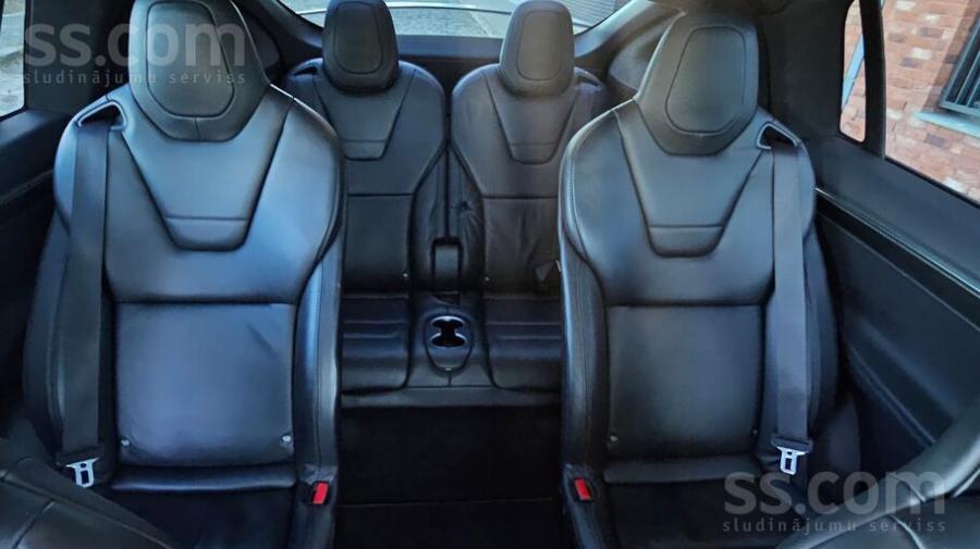 Black Tesla Model X 2017 in Riga, with an engine capacity of 0.00 L and mileage of 203 thousand km for 22800 €, photo 10 on AUTOMOTO.COM.LV