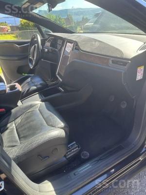 Melns Tesla Model X 2017 Rīga, ar dzinēja tilpumu 0.00 L un nobraukumu 268 tūkst. km par 17777 €, foto 4 vietnē AUTOMOTO.COM.LV