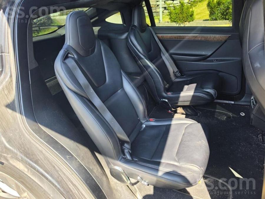 Melns Tesla Model X 2017 Rīga, ar dzinēja tilpumu 0.00 L un nobraukumu 210 tūkst. km par 18777 €, foto 7 vietnē AUTOMOTO.COM.LV