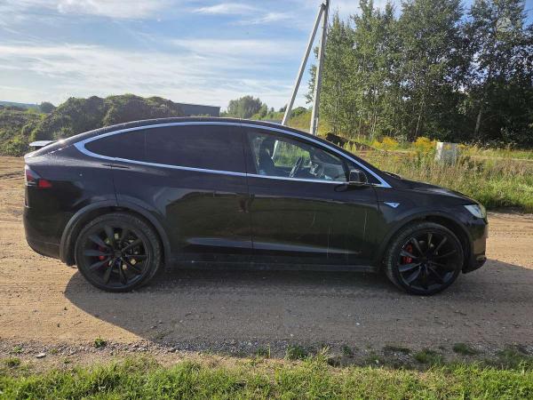 Black Tesla Model X 2017 in Vilnius, with an engine capacity of 0.00 L and mileage of 278 thousand km for 15000 €, photo 3 on AUTOMOTO.COM.LV