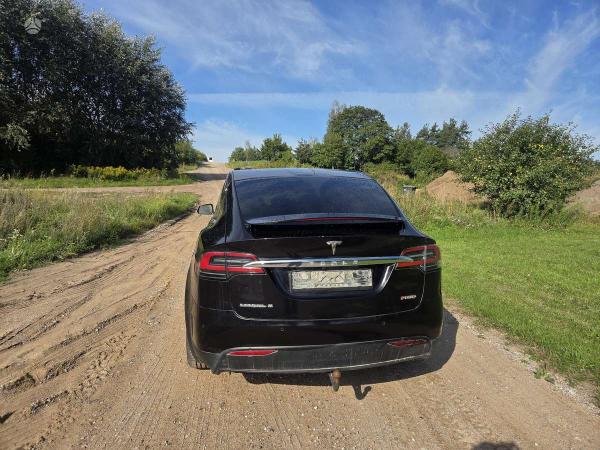 Black Tesla Model X 2017 in Vilnius, with an engine capacity of 0.00 L and mileage of 278 thousand km for 15000 €, photo 8 on AUTOMOTO.COM.LV
