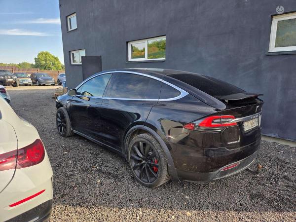 Black Tesla Model X 2017 in Vilnius, with an engine capacity of 0.00 L and mileage of 278 thousand km for 15000 €, photo 9 on AUTOMOTO.COM.LV