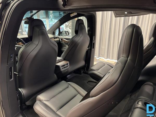 Black Tesla Model X 2018 in Marupe, with an engine capacity of 0.00 L and mileage of 87 thousand km for 29990 €, photo 11 on AUTOMOTO.COM.LV