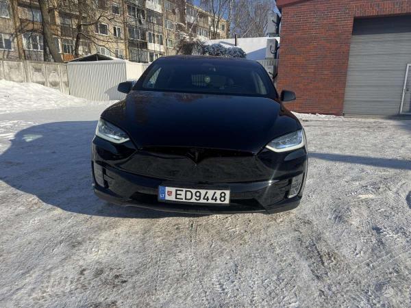 Black Tesla Model X 2018 in Alytus, with an engine capacity of 0.00 L and mileage of 118 thousand km for 22000 €, photo 2 on AUTOMOTO.COM.LV
