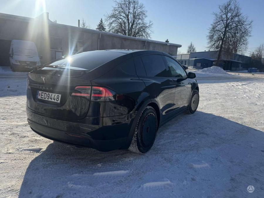 Melns Tesla Model X 2018 Alīta, ar dzinēja tilpumu 0.00 L un nobraukumu 118 tūkst. km par 22000 €, foto 5 vietnē AUTOMOTO.COM.LV