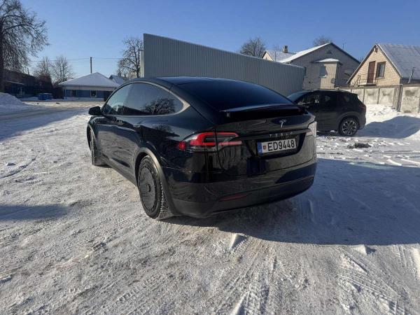 Black Tesla Model X 2018 in Alytus, with an engine capacity of 0.00 L and mileage of 118 thousand km for 22000 €, photo 6 on AUTOMOTO.COM.LV
