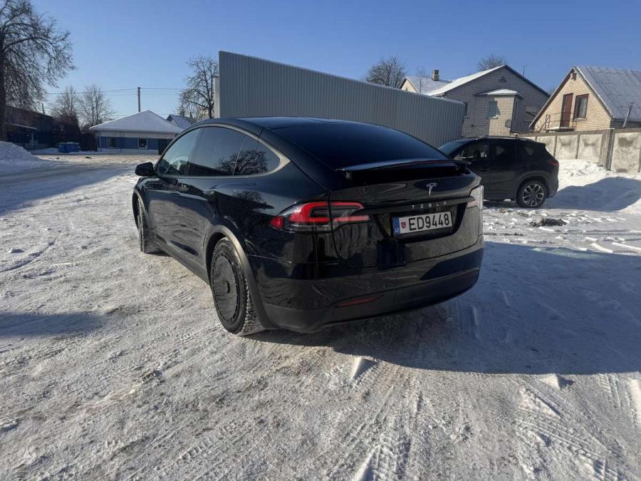 Melns Tesla Model X 2018 Alīta, ar dzinēja tilpumu 0.00 L un nobraukumu 118 tūkst. km par 22000 €, foto 6 vietnē AUTOMOTO.COM.LV