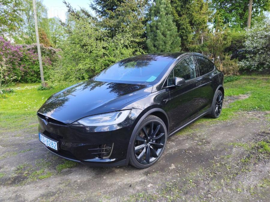 Black Tesla Model X 2018 in Riga, with an engine capacity of 0.00 L and mileage of 156 thousand km for 31000 €, photo 1 on AUTOMOTO.COM.LV