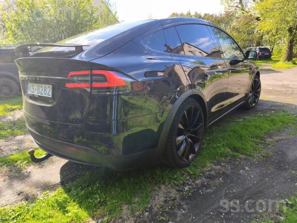 Melns Tesla Model X 2018 Rīga, ar dzinēja tilpumu 0.00 L un nobraukumu 156 tūkst. km par 31000 €, foto 4 vietnē AUTOMOTO.COM.LV