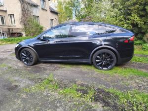 Black Tesla Model X 2018 in Riga, with an engine capacity of 0.00 L and mileage of 156 thousand km for 31000 €, photo 6 on AUTOMOTO.COM.LV