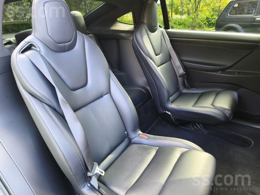 Black Tesla Model X 2018 in Riga, with an engine capacity of 0.00 L and mileage of 156 thousand km for 31000 €, photo 9 on AUTOMOTO.COM.LV