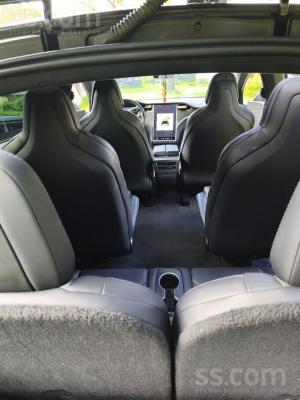 Black Tesla Model X 2018 in Riga, with an engine capacity of 0.00 L and mileage of 156 thousand km for 31000 €, photo 11 on AUTOMOTO.COM.LV