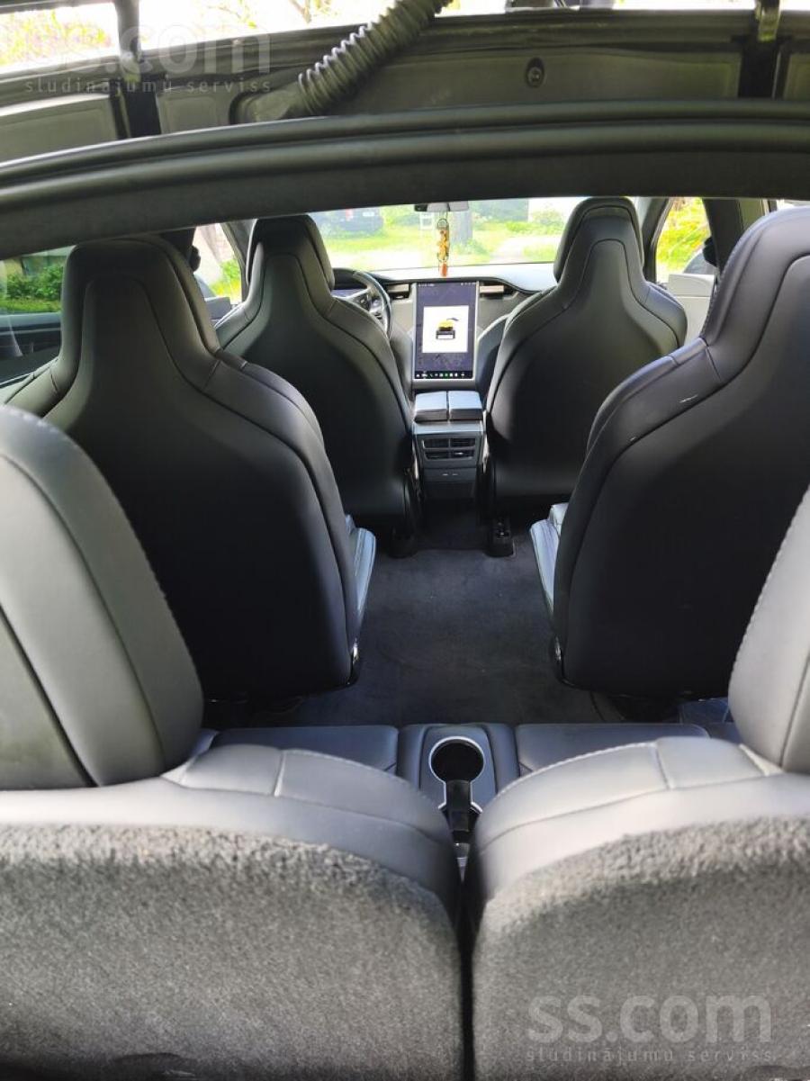 Black Tesla Model X 2018 in Riga, with an engine capacity of 0.00 L and mileage of 156 thousand km for 31000 €, photo 11 on AUTOMOTO.COM.LV