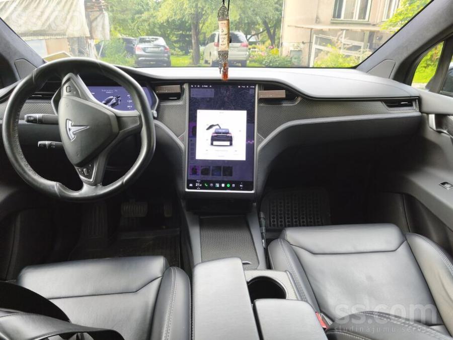 Black Tesla Model X 2018 in Riga, with an engine capacity of 0.00 L and mileage of 156 thousand km for 31000 €, photo 12 on AUTOMOTO.COM.LV